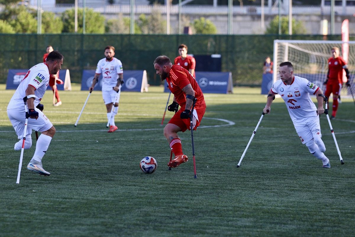 İngiltere ile Polonya yenişemedi - Ensonhaber