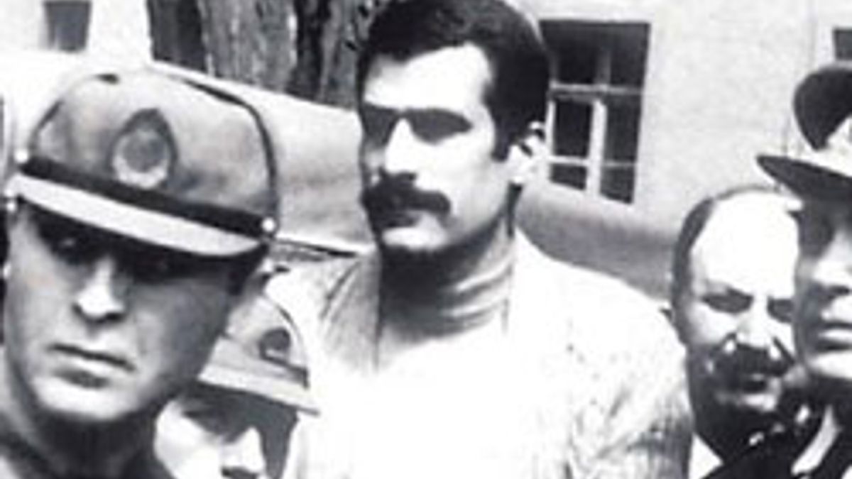 Deniz devrimci değildi