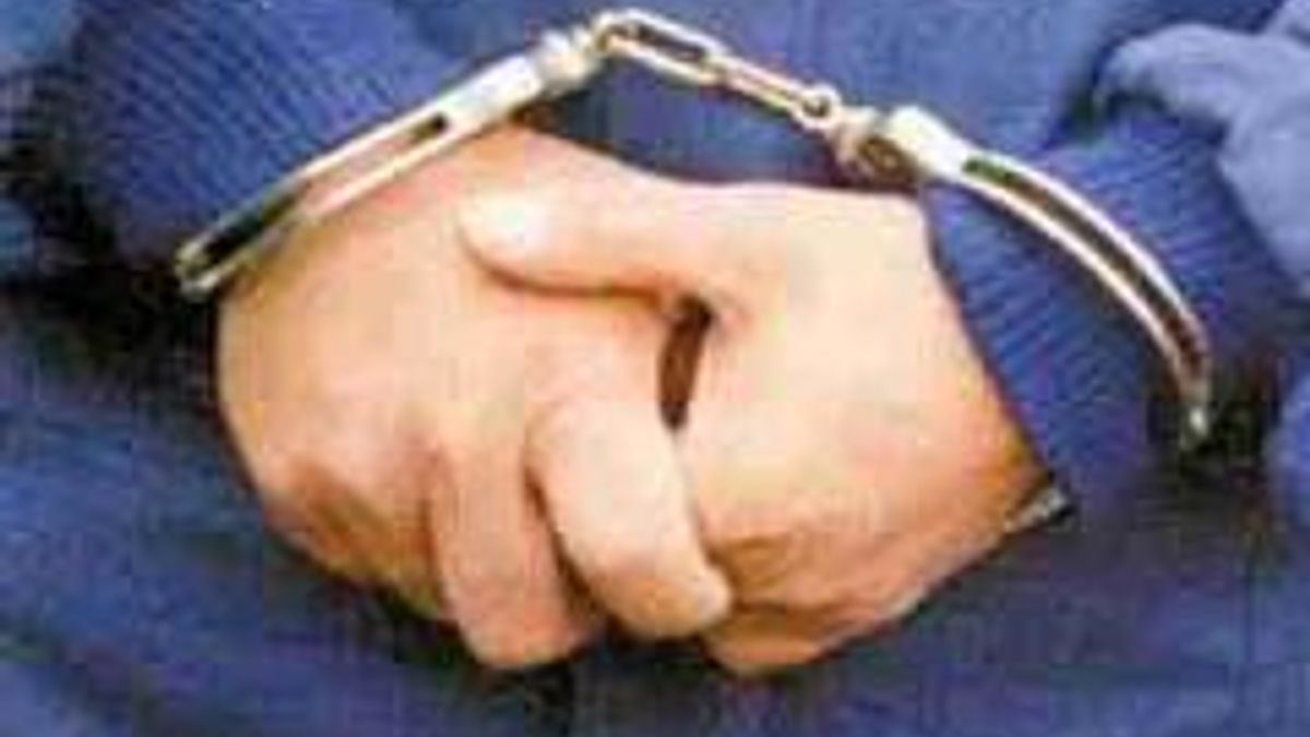 Celladını işinden etti