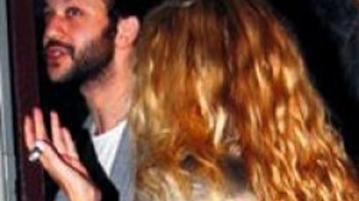 Ezel'in katili kızlarla eğlencede