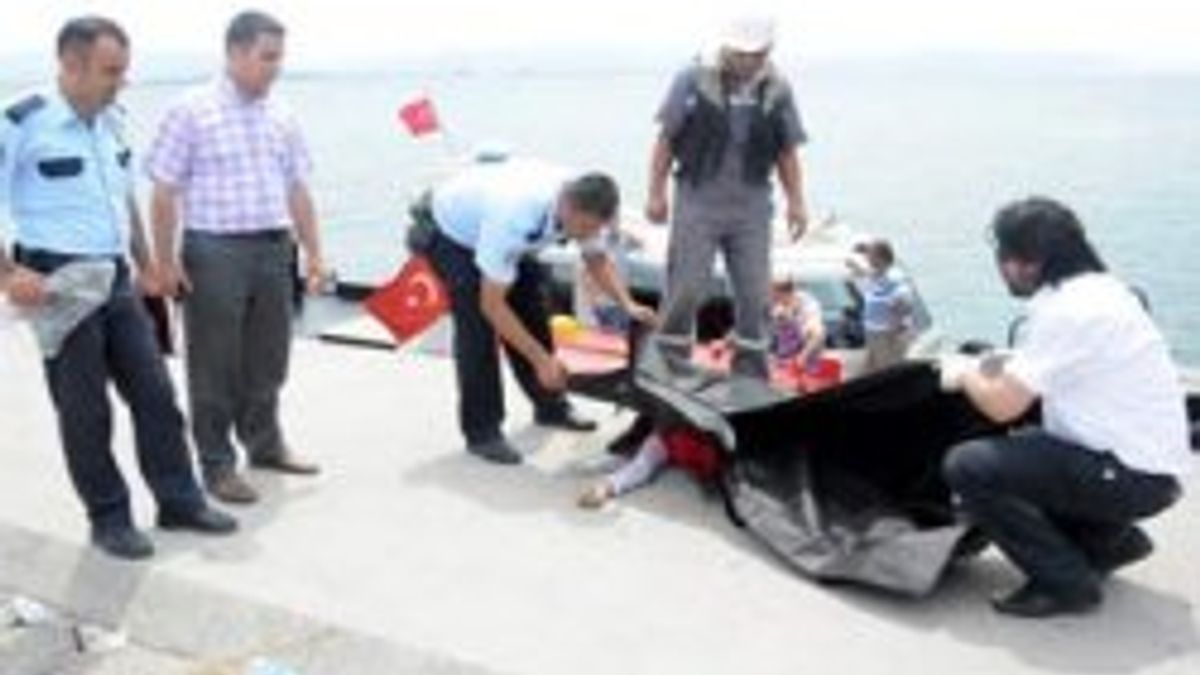 Anne ile oğlunun cesedi denizde bulundu Anne ile oğlunun cesedi denizde bulundu