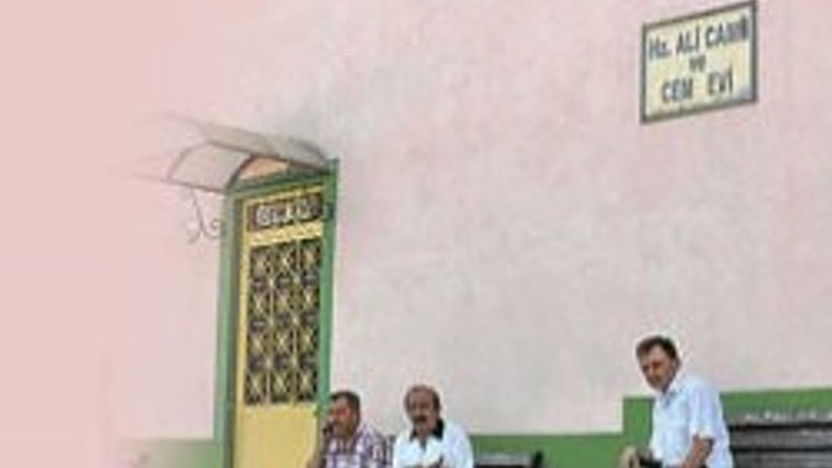 Üstte cami altta cemevi