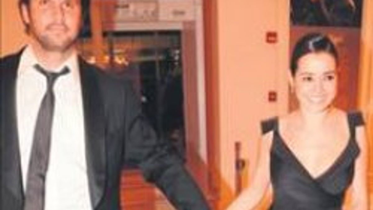 Aşk sarhoşu Özgül Namal