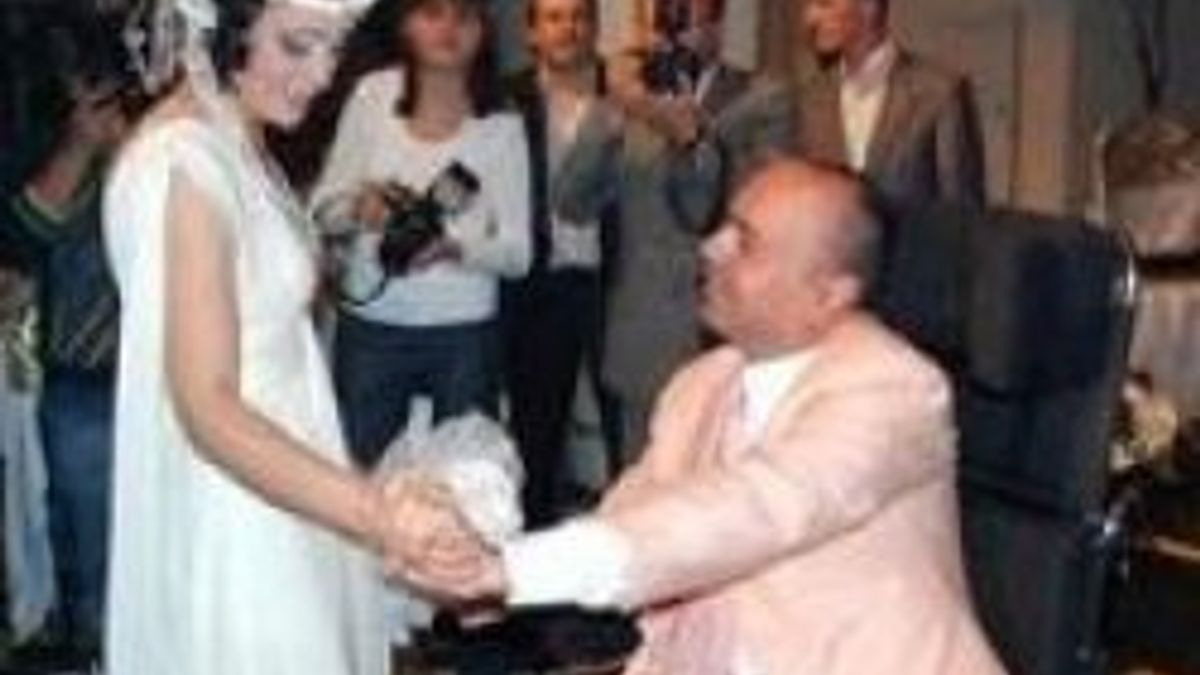 Safiye Soyman'ın gelini canlı yayında - video Safiye Soyman'ın gelini canlı yayında - video