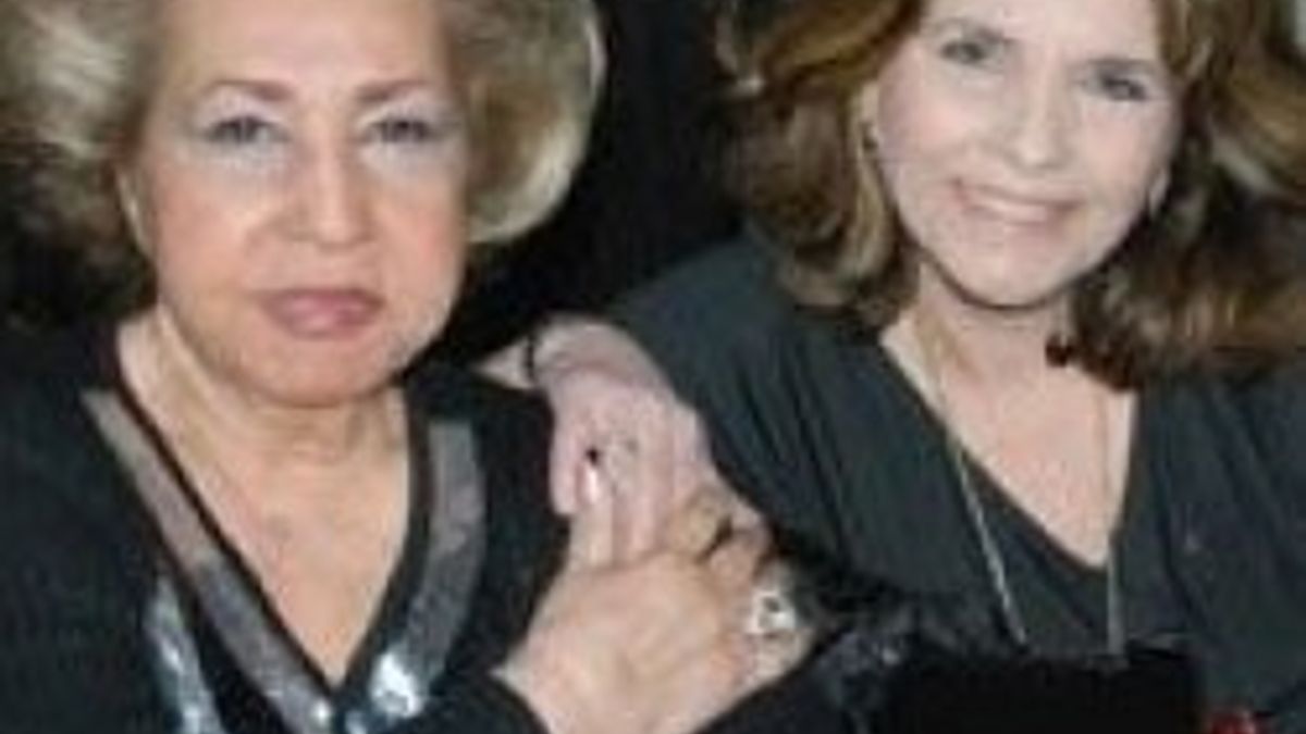 Semra Özal 7 yıldır küs olduğu kızı Zeynep Özal'la yan yana