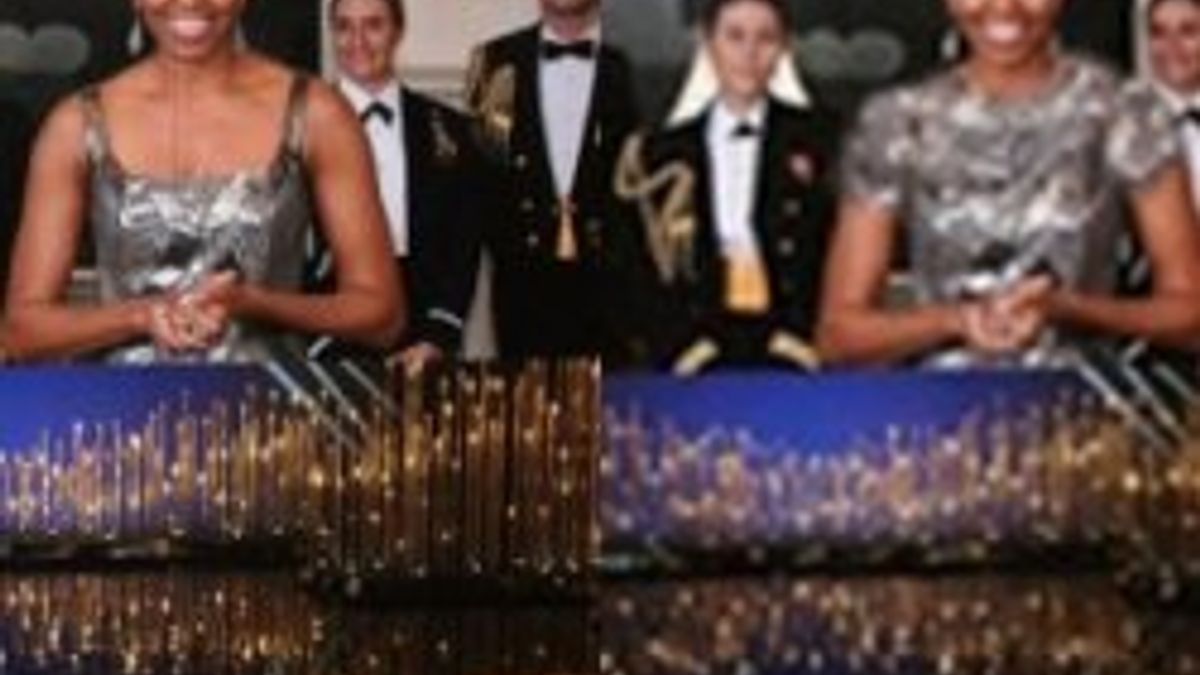 İran First Lady’nin elbisesini sansürledi