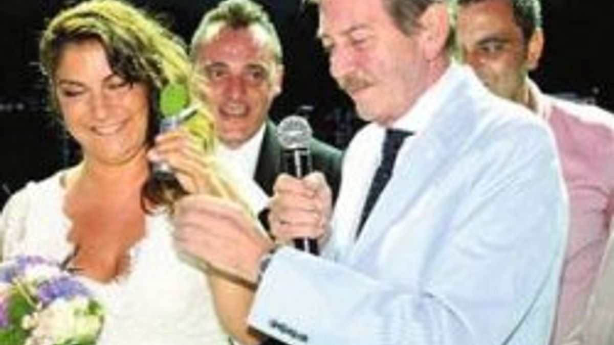 Günfer Günaydın'a biber gazı çiçeği