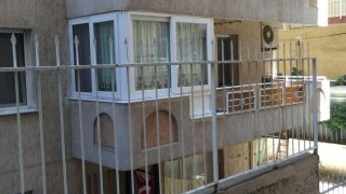 Komşuları intihar edeceği ipi kesince yere çakıldı