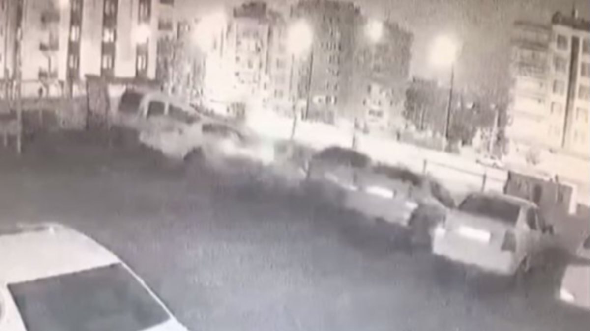 Şanlıurfa'da istinat duvarının çökme anı Şanlıurfa'da istinat duvarının çökme anı