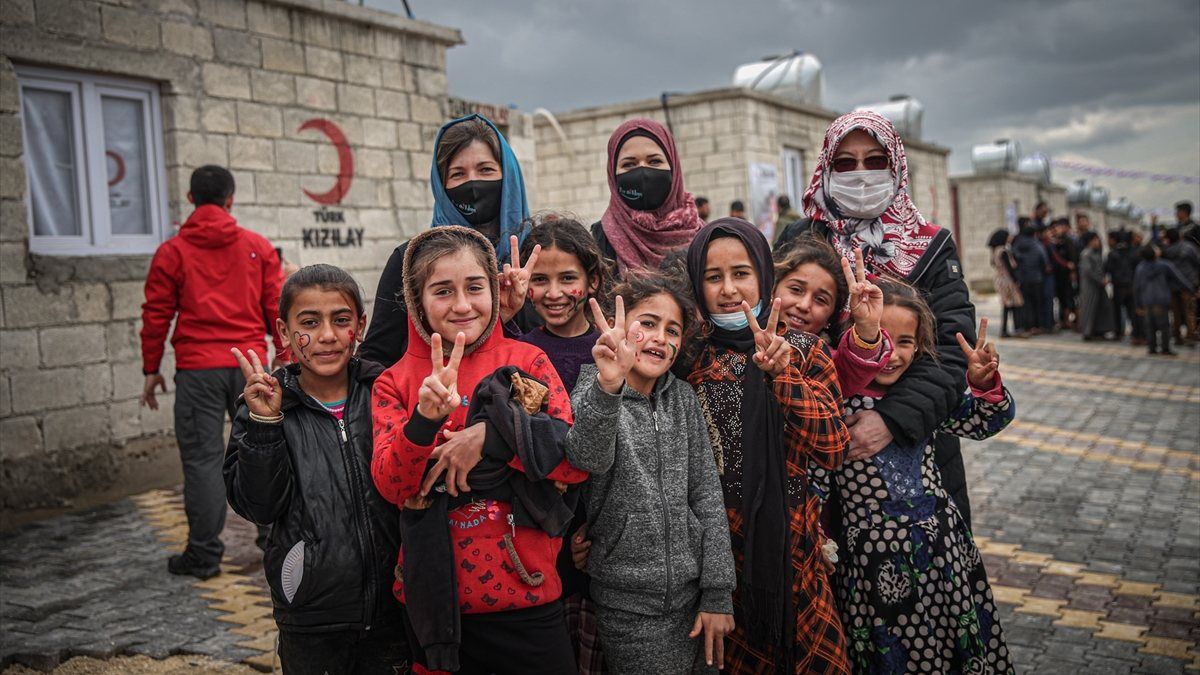 İdlip’te çocuklar Türk Kızılay'ın kurduğu parklarda oynadı