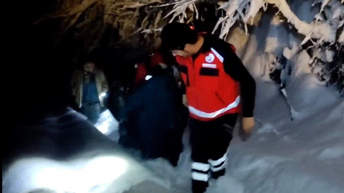 Zonguldak'ta hasta kadının imdadına ekipler yetişti Zonguldak'ta hasta kadının imdadına ekipler yetişti