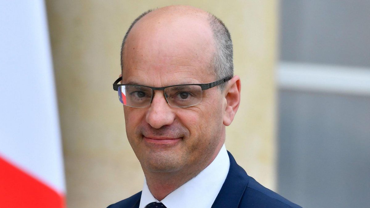 Fransız Bakan Blanquer, koronavirüs protokollerini tatilde açıkladı