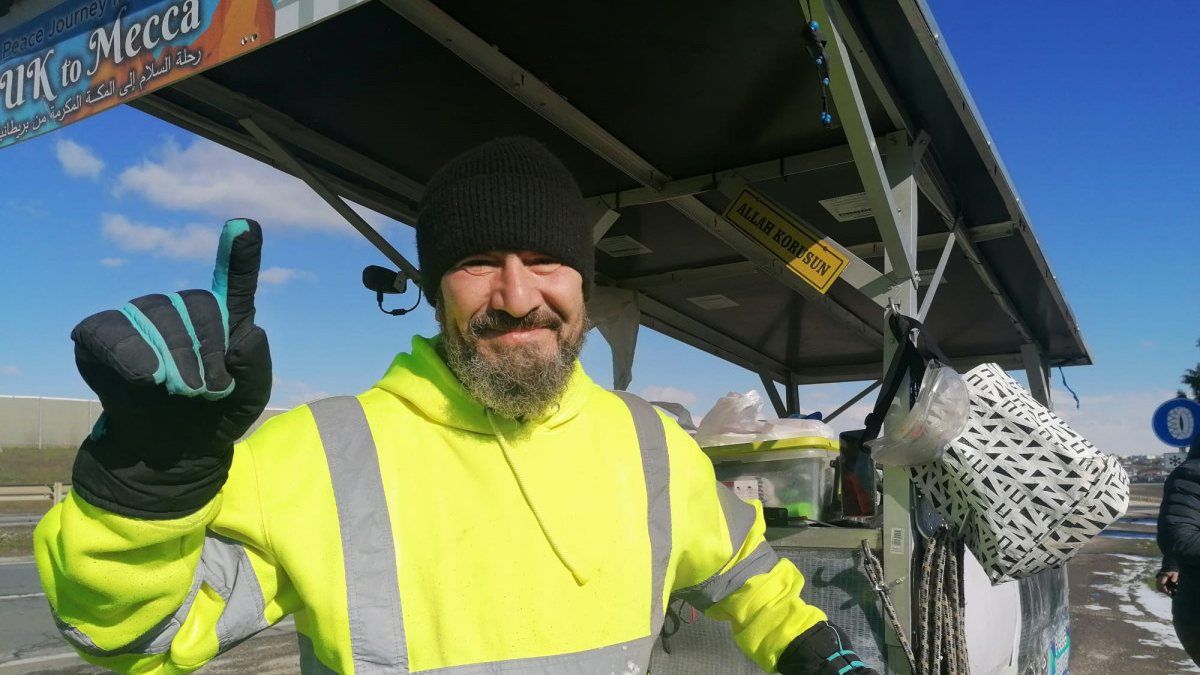 İngiltere’den Mekke’ye yürüyen Adam Muhammed, Silivri’de