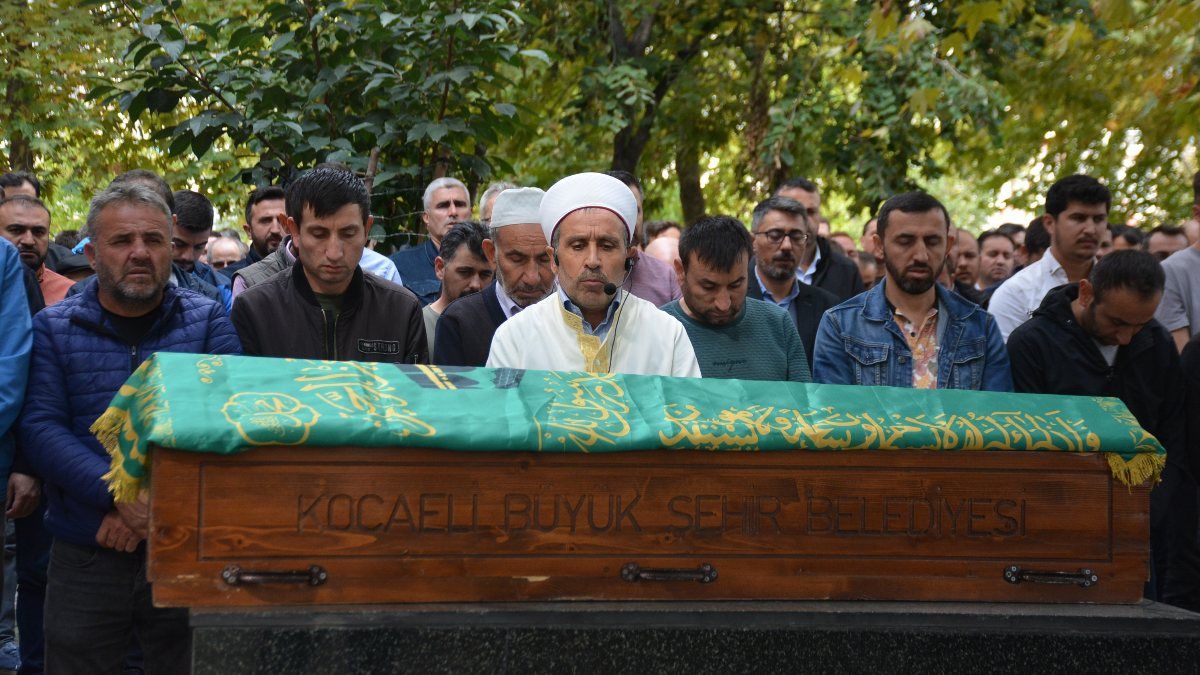 Kocaeli'de aracın altında can veren Umut, son yolculuğuna uğurlandı