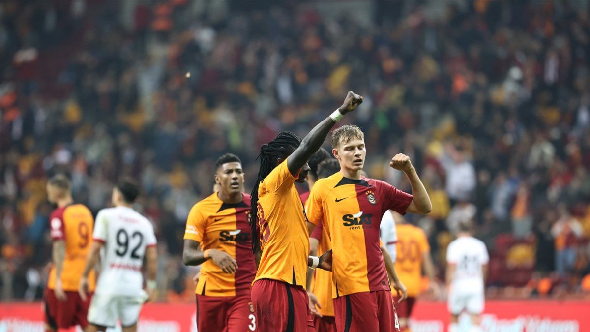 Galatasaray - Alanyaspor maçının ilk 11'leri