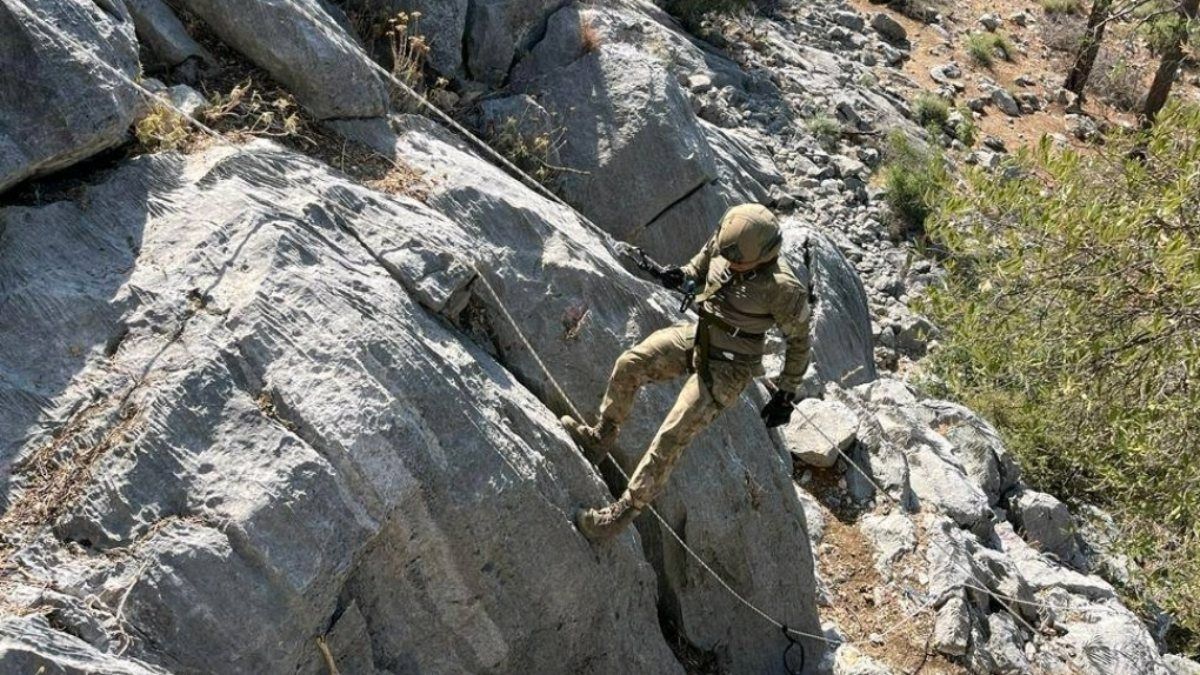 MSB: Komando İhtisas Kursiyerlerine Dağcılık eğitimi verildi