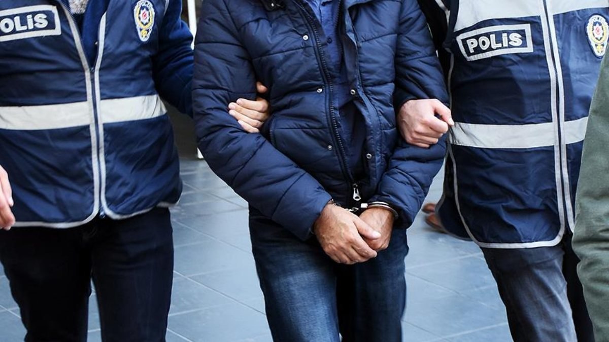 Yunanistan’a kaçmak isteyen 3 terör şüphelisi yakalandı Yunanistan’a kaçmak isteyen 3 terör şüphelisi yakalandı