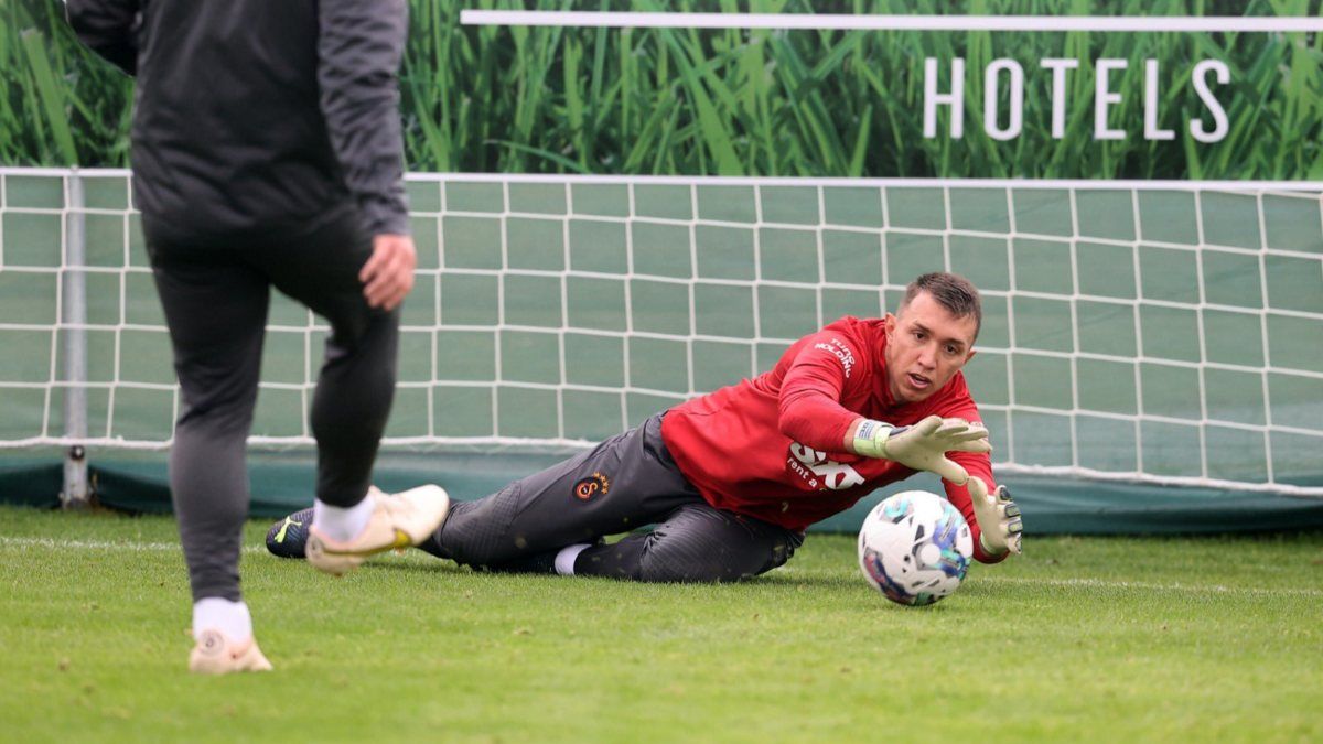 Fernando Muslera, Galatasaray'a geri döndü