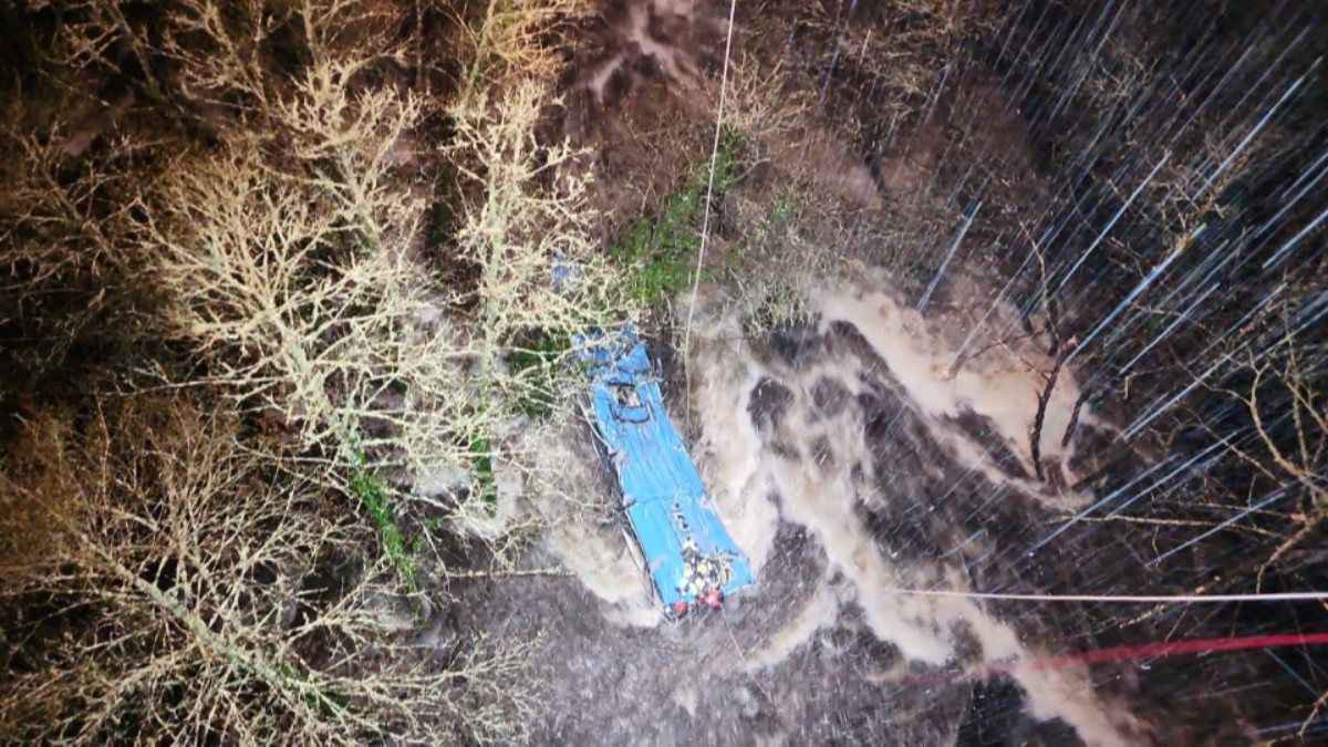 İspanya’da yolcu otobüsü nehre uçtu: 6 ölü