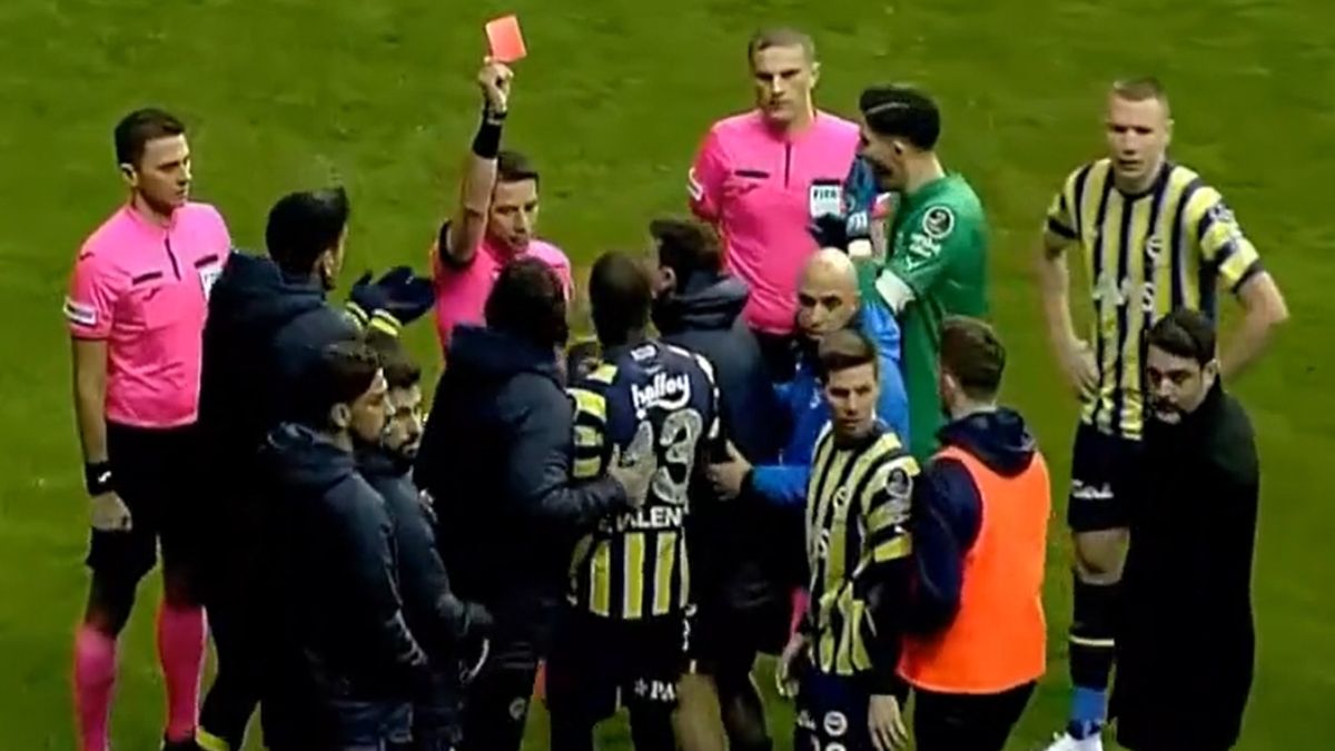 Fenerbahçe Teknik Direktörü Jorge Jesus kırmızı kart gördü