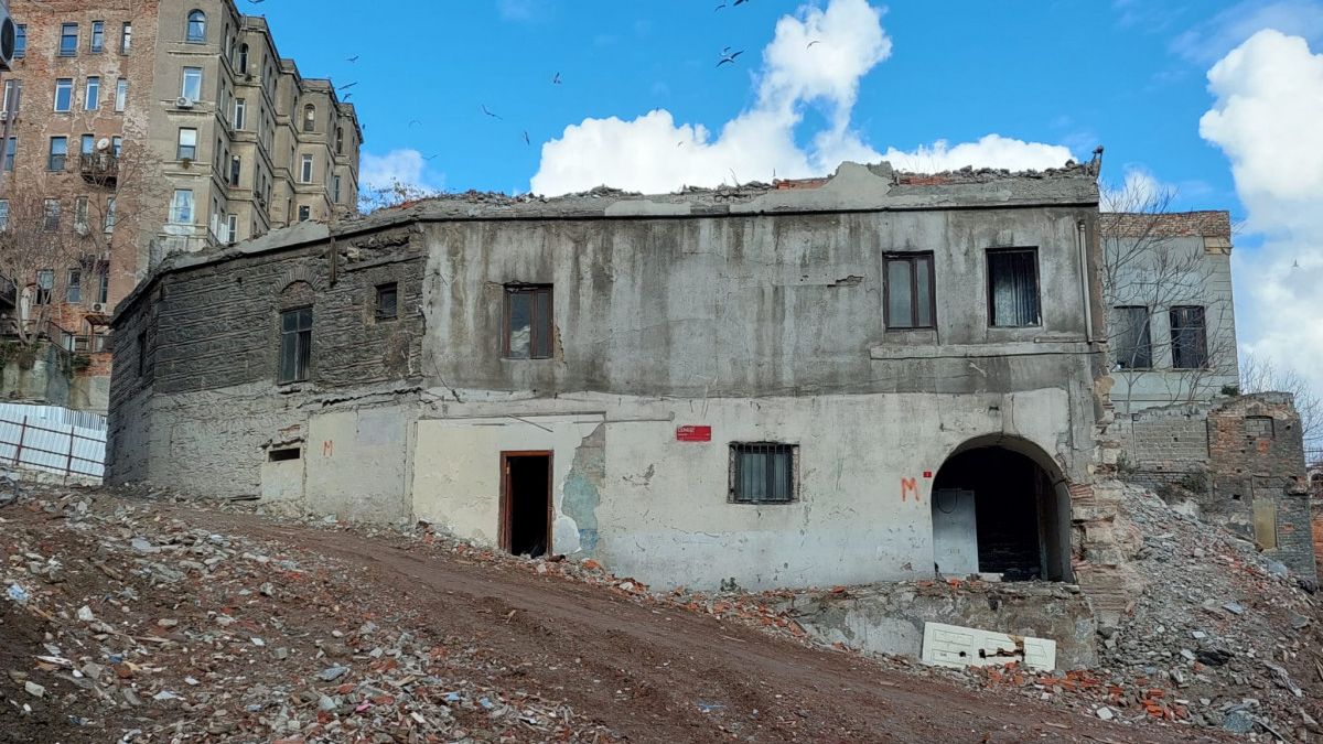 İstanbul'da 200 yıllık genelev sokağı kılık değiştiriyor
