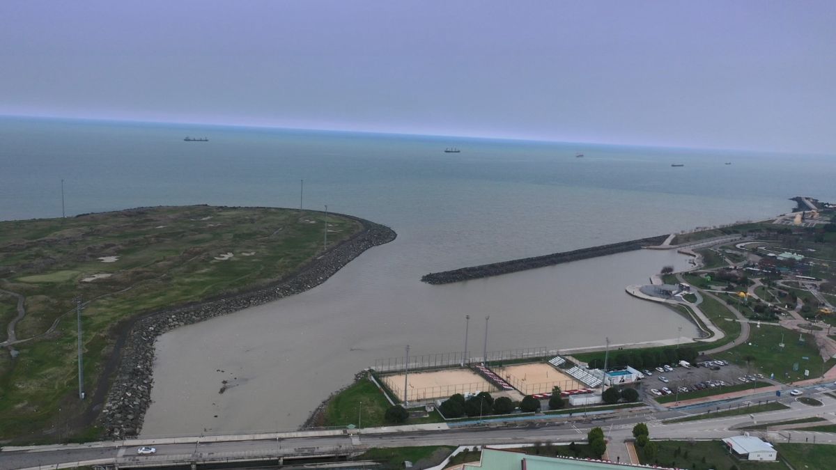 Karadeniz'in mavi rengi çamura bulandı