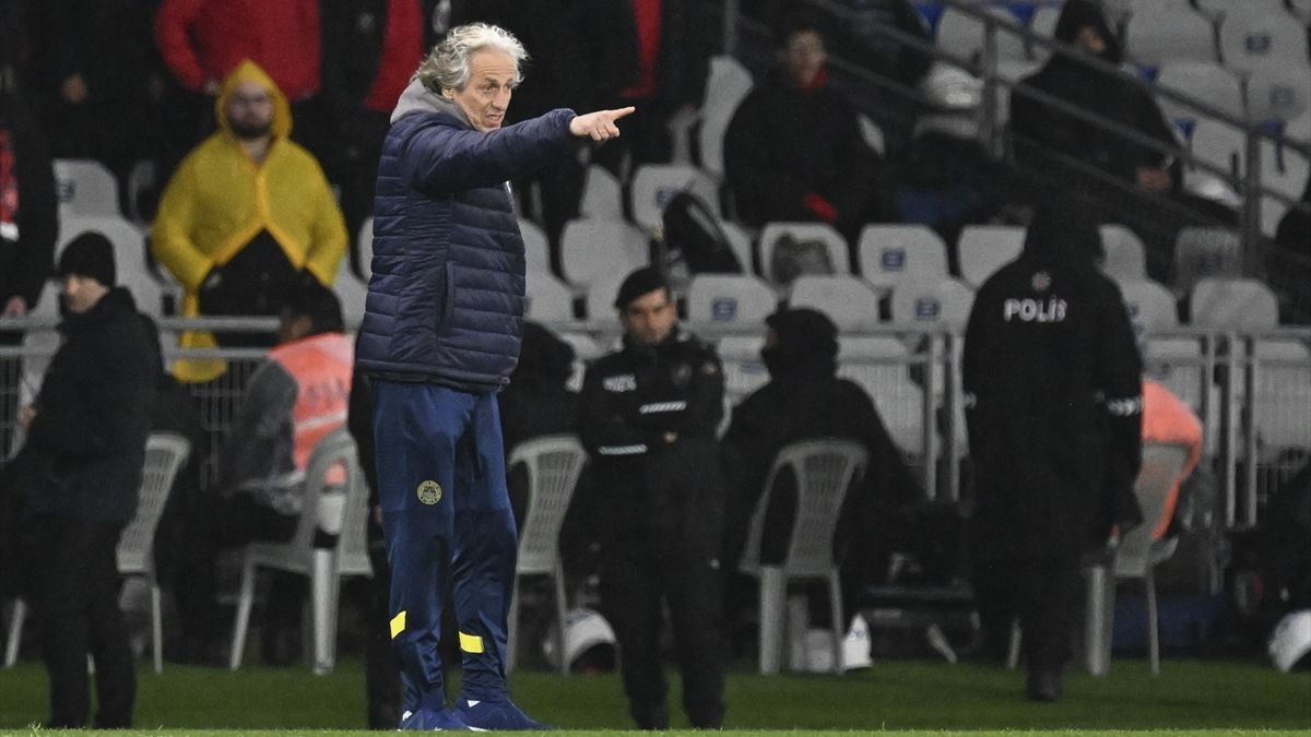 Fenerbahçe'nin hocası Jesus galibiyete rağmen mutsuz: Gol neden iptal ... Fenerbahçe'nin hocası Jesus galibiyete rağmen mutsuz: Gol neden iptal ...