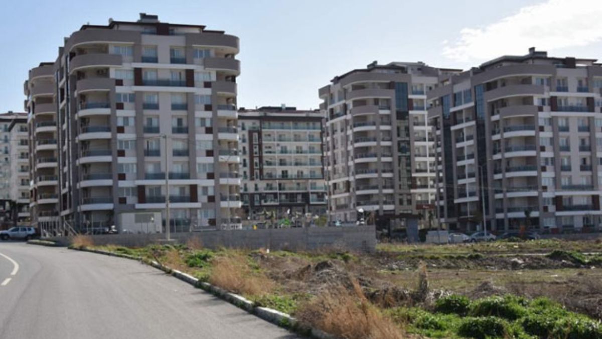 Bekara ev vermeyen ev sahibi ile emlakçı 10 bin lira tazminat ödeyecek