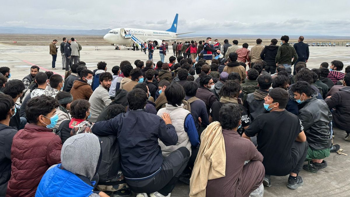 Iğdır’da 138 Afgan göçmen, sınır dışı edildi