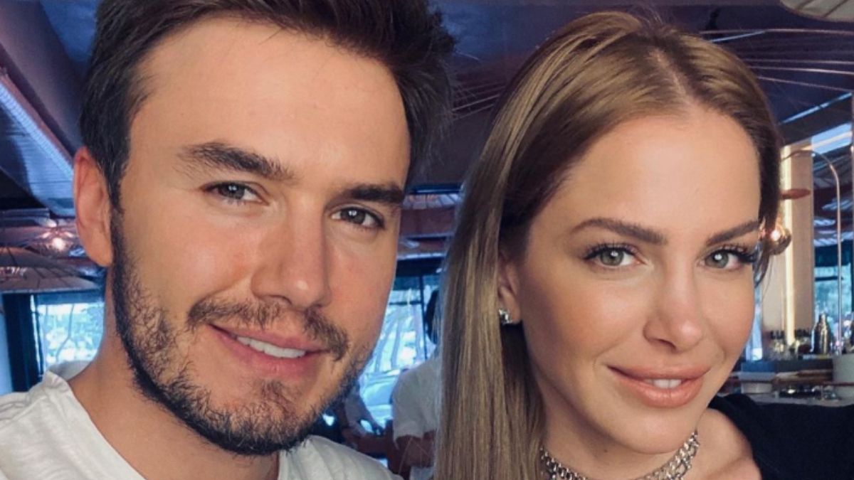 Selin İmer, konserde eşi Mustafa Ceceli'nin ceketini yırttı