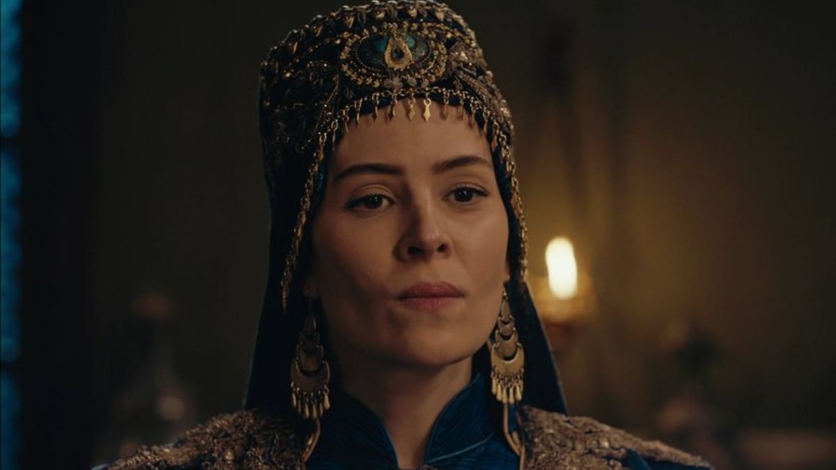 Kuruluş'un Malhun Hatun'u ceketini açtı, saçlarını savurdu! "Güzel ...