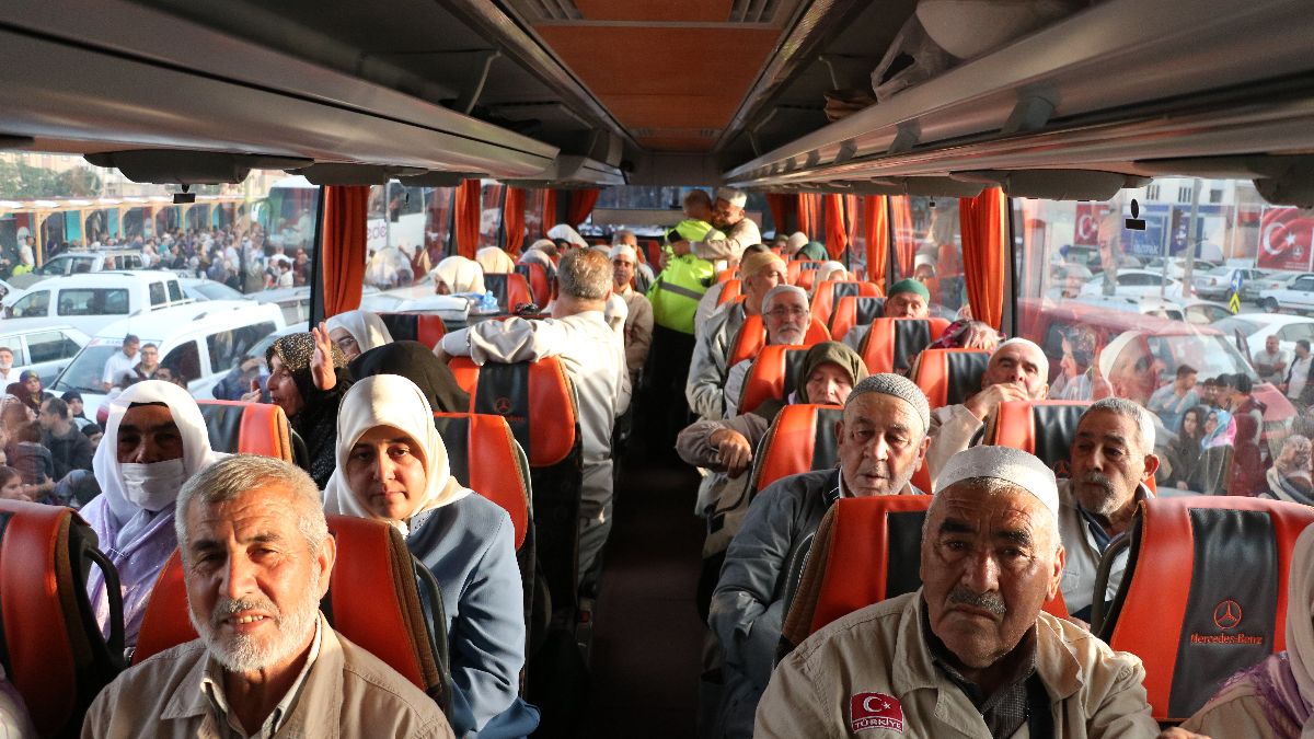 Deprem bölgesi Kahramanmaraş'tan ilk hac kafilesi uğurlandı