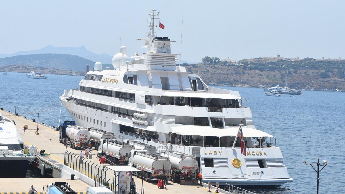 Bodrum’da bulunan 'Lady Moura'ya' 16 milyon liralık yakıt ikmali yapıldı