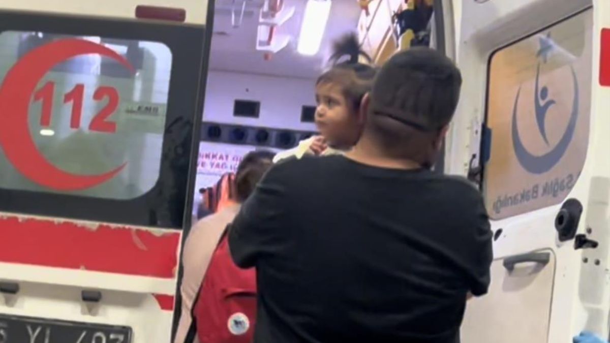 Bursa'da 1 yaşındaki bebek elektrik akımına kapıldı Bursa'da 1 yaşındaki bebek elektrik akımına kapıldı