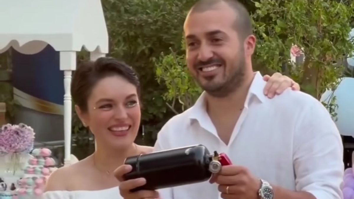Ezgi Mola ve Mustafa Aksakallı çiftinin bebeğinin cinsiyeti belli oldu Ezgi Mola ve Mustafa Aksakallı çiftinin bebeğinin cinsiyeti belli oldu