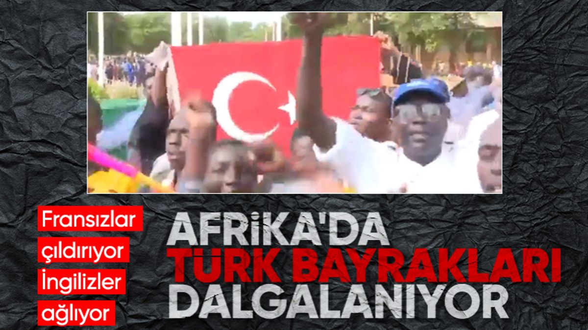 Nijer'de Fransa karşıtı göstericiler Türk bayrağı açtı Nijer'de Fransa karşıtı göstericiler Türk bayrağı açtı