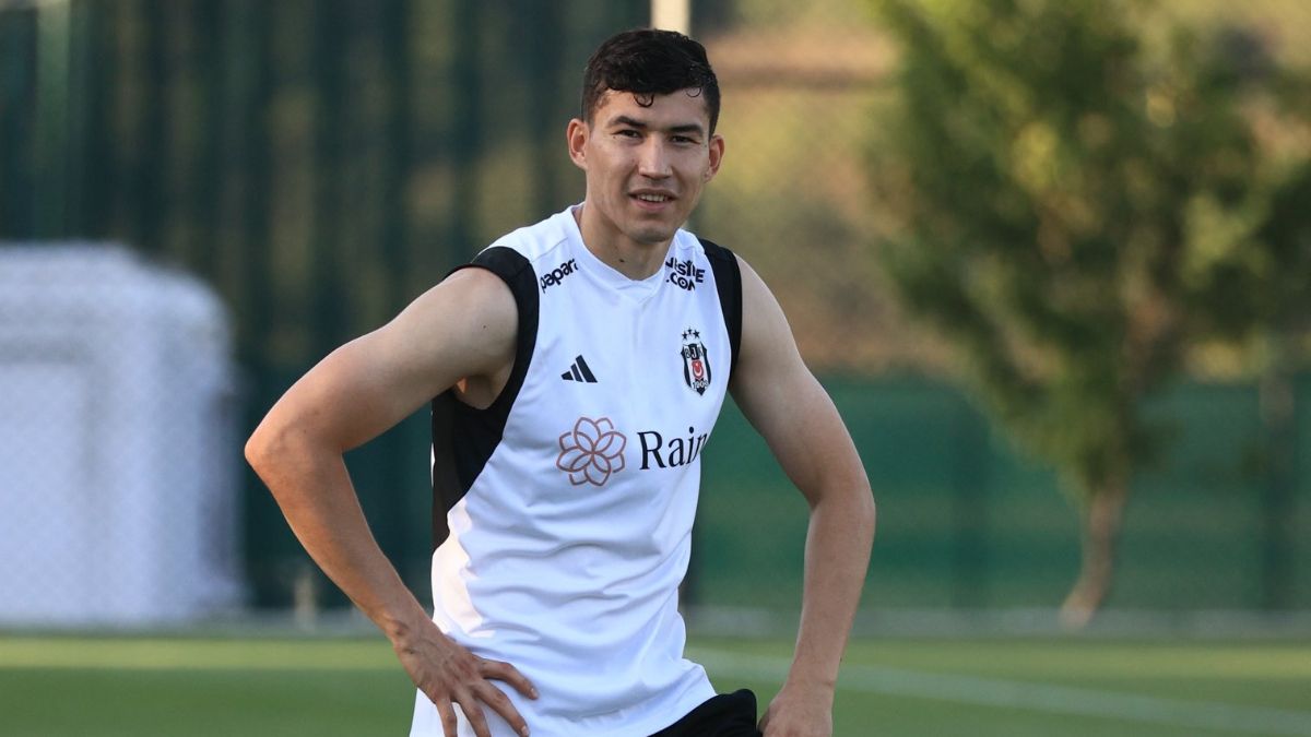 Bakhtiyor Zaynutdinov, Beşiktaş'la ilk antrenmanına çıktı Bakhtiyor Zaynutdinov, Beşiktaş'la ilk antrenmanına çıktı