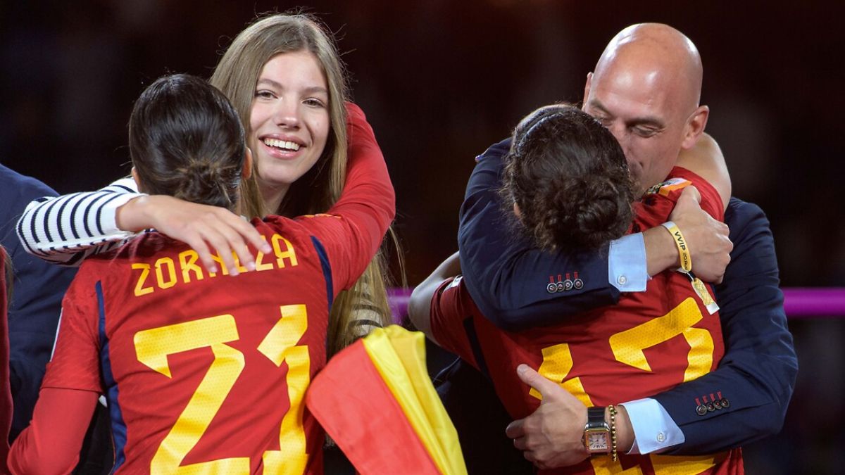 Luis Rubiales'e yasak geldi: Jenni Hermoso'ya 200 metreden fazla ...