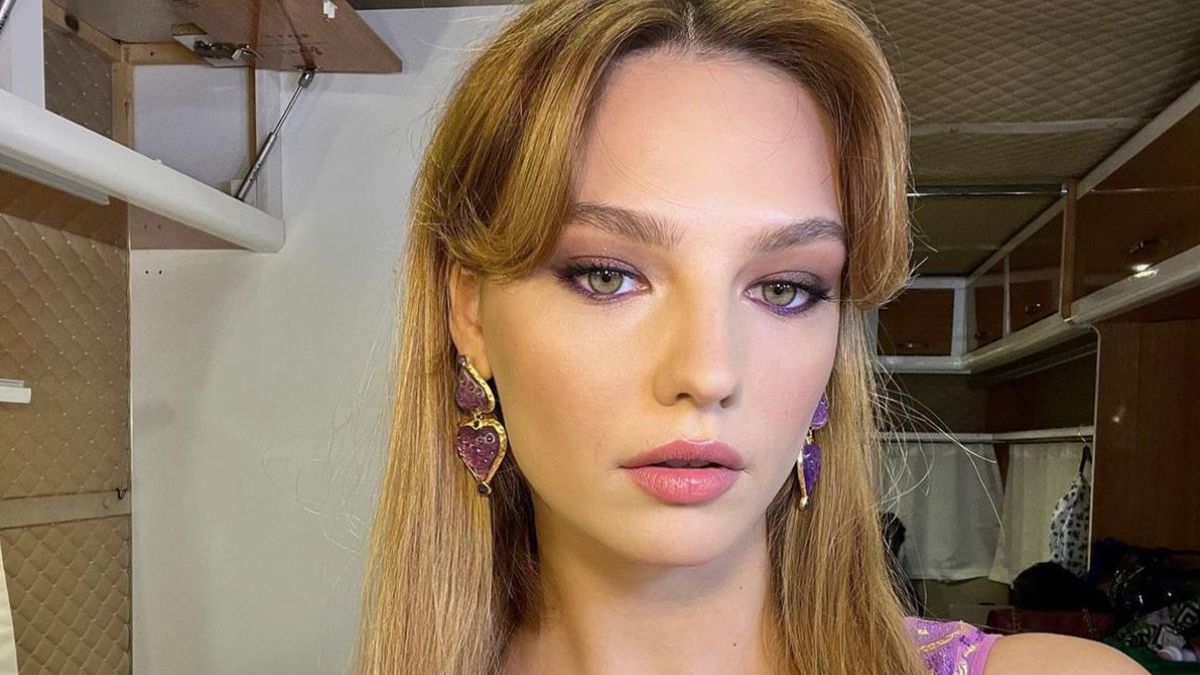 Nilsu Berfin Aktaş beline kadar yırtmacıyla poz verdi, Instagram coştu ...