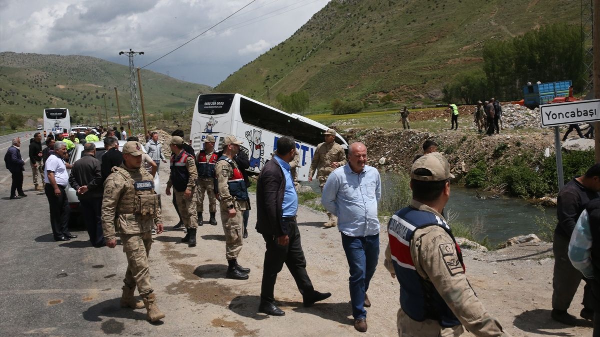 Bitlis'te yolcu otobüsü dereye düştü: 7 yaralı