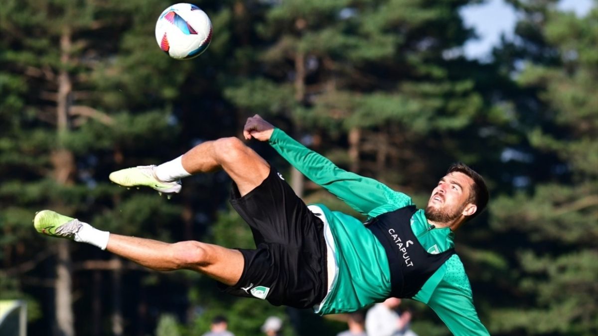 Bodrum FK'dan "Yaşayan efsane: Celal Dumanlı" paylaşımı