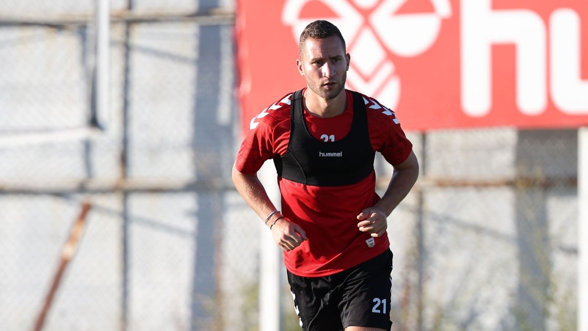 Sivasspor'da Veljko Simic, Sabah FC'ye kiralandı - Ensonhaber