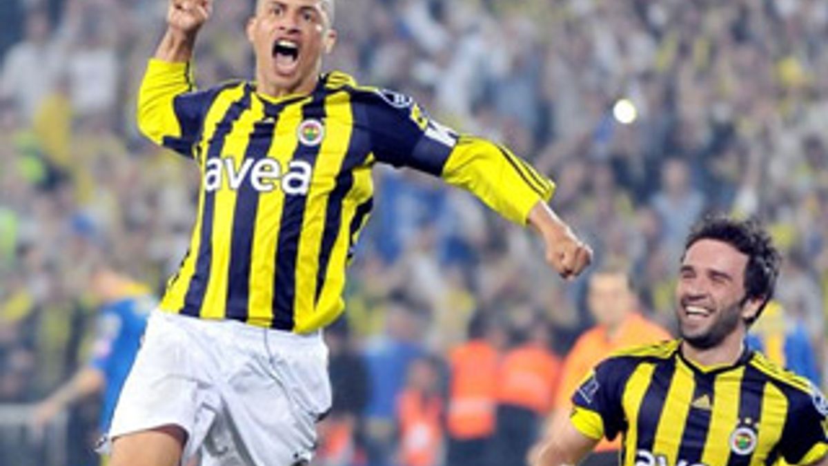 Alex: İsmail Kartal Diego'yu koruyamıyor