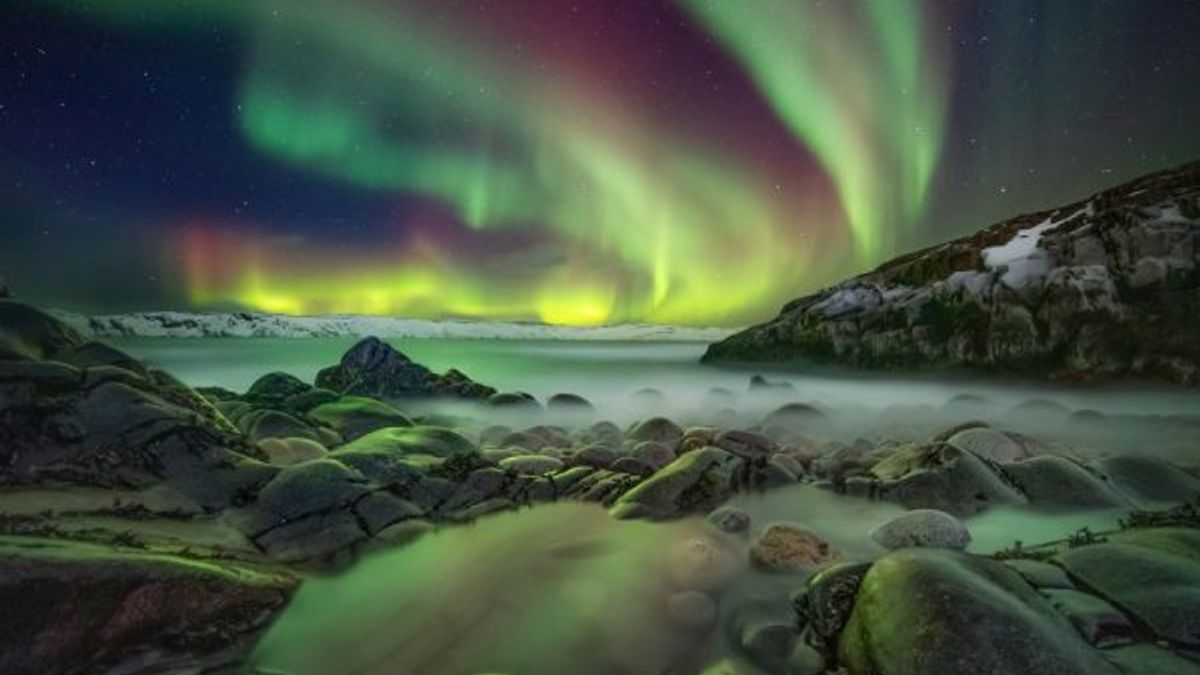 Kola Yarımadası'nı aydınlatan kuzey ışıklarından kareler