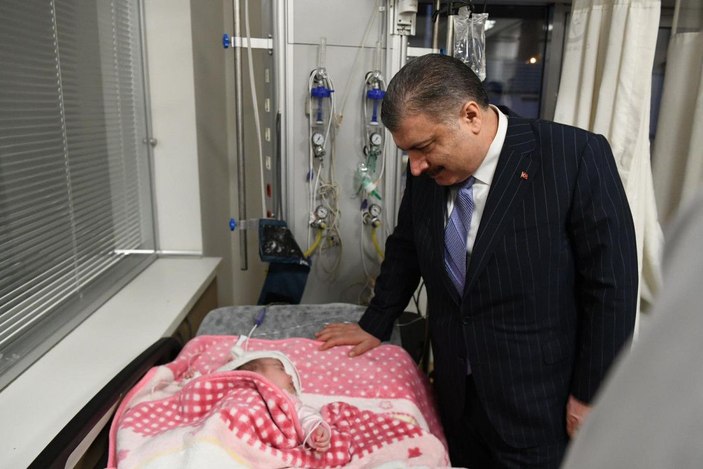 Sağlık Bakanı Koca, yılbaşında İstanbul'daki hastaneleri ziyaret etti Sağlık Bakanı Koca, yılbaşında İstanbul'daki hastaneleri ziyaret etti