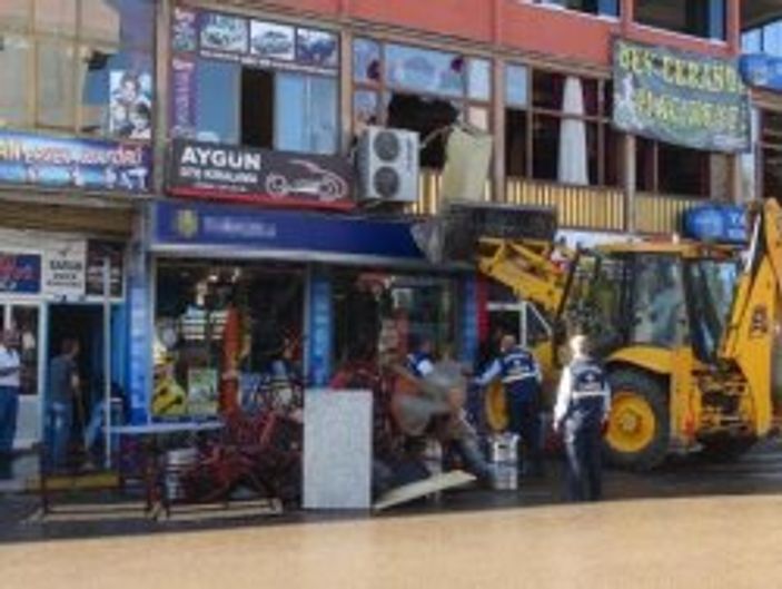 Kadın garsonlar Tunceli'yi terk etti