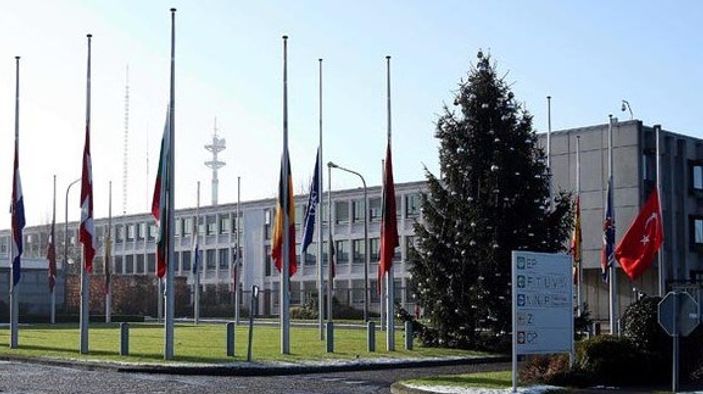 NATO'da bayraklar 2 gün boyunca yarıya indirildi
