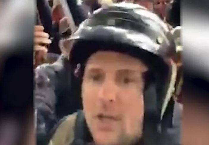 Göstericilerle ABD Kongresi'ne giren Cumhuriyetçi Derrick Evans istifa etti