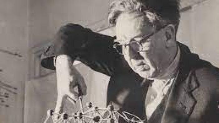 Bilim tarihçisi J.D. Bernal'ın Modern Çağ Öncesi Fizik kitabı