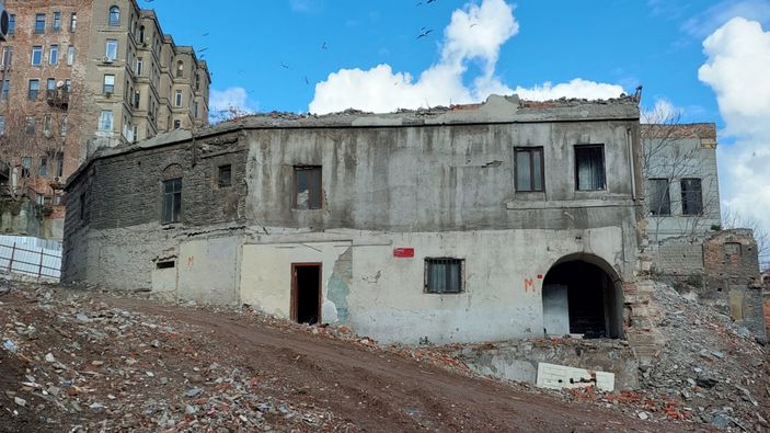 İstanbul'da 200 yıllık genelev sokağı kılık değiştiriyor